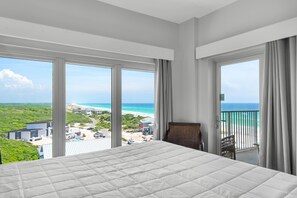 Apartamento em Condomínio Fechado, 1 cama king-size e sofá-cama (Tops'l Beach Manor C-804) | 2 quartos, Wi-fi 