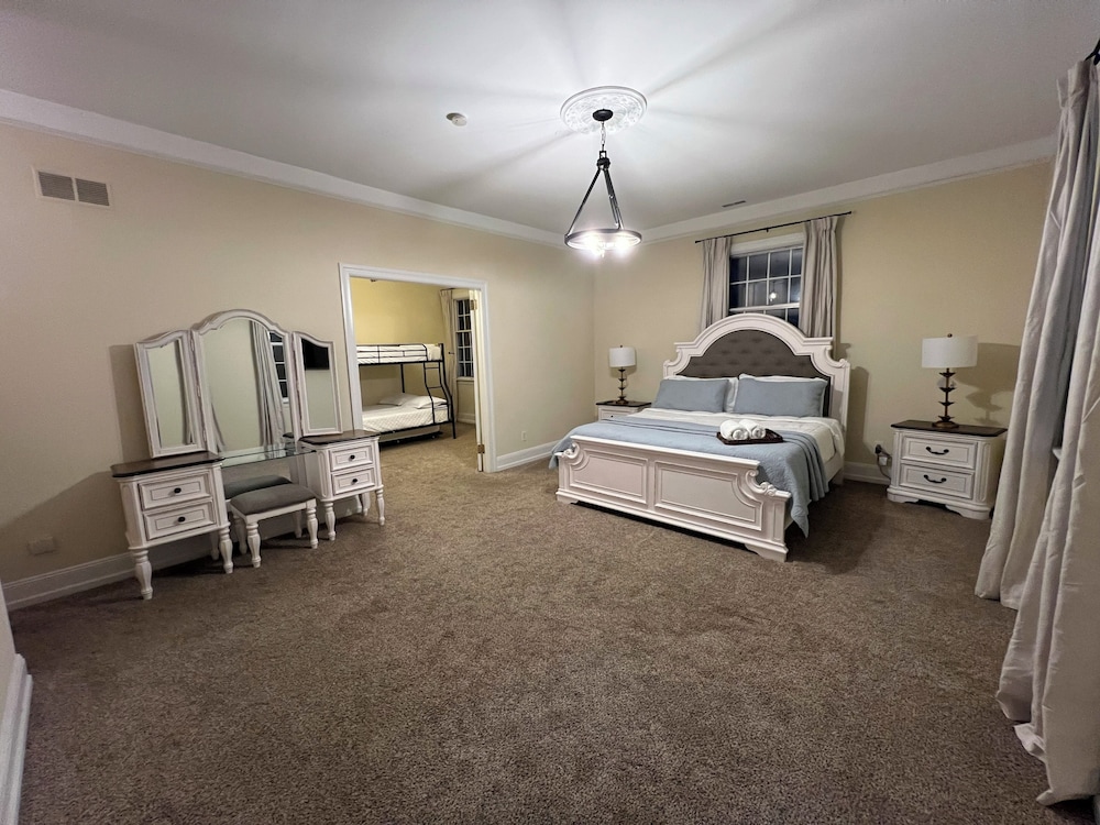 Beautiful River Front Home With Pool - Bloomsbury, NJ