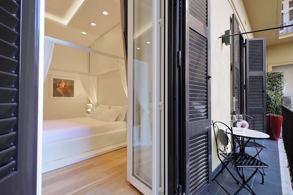 Suite Executiva, varanda | 1 quarto, minibar grátis, cofre no quarto, com mobília individualizada