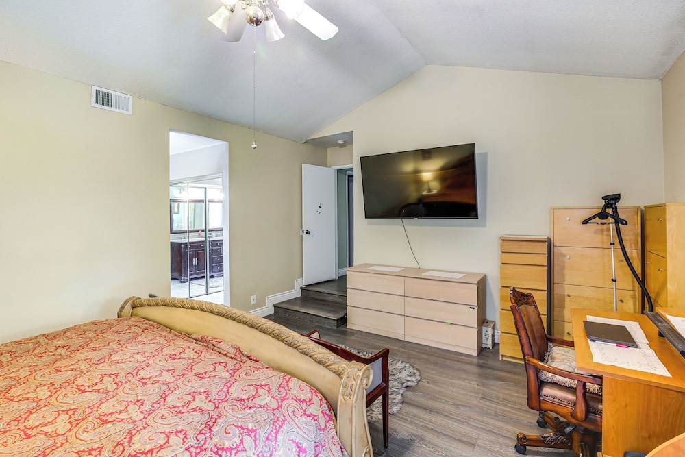 Anaheim Home w/ Pool, 14 Mi to Disneyland! - Anaheim | Vrbo