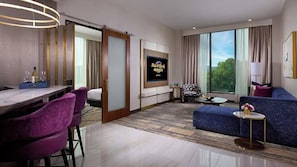 Suite Superior, 1 cama king-size, no canto | Roupa de alta qualidade, cofre no quarto, secretária 