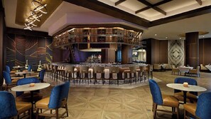 3 bares/lounges 