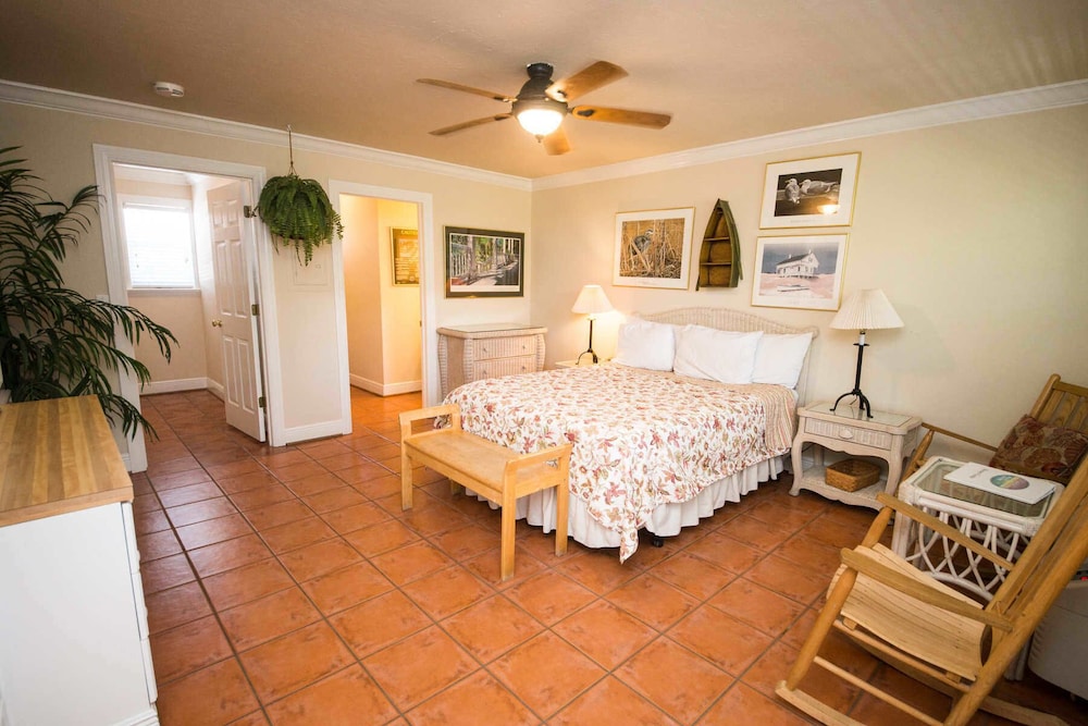 1st Floor Hotel Room. Pet Friendly Small/medium Dogs No Cats - Holmes Beach, FL