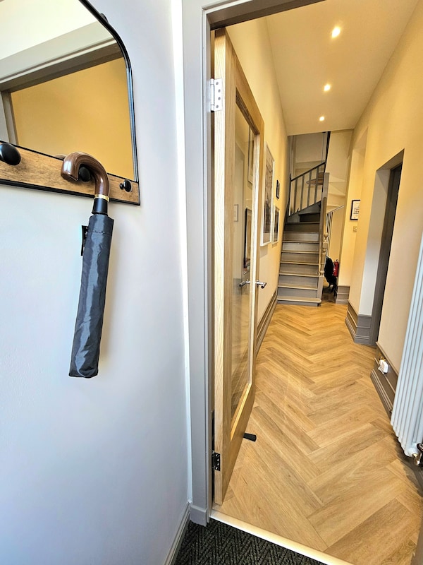 Modern Gem With Free Parking - Glasgow