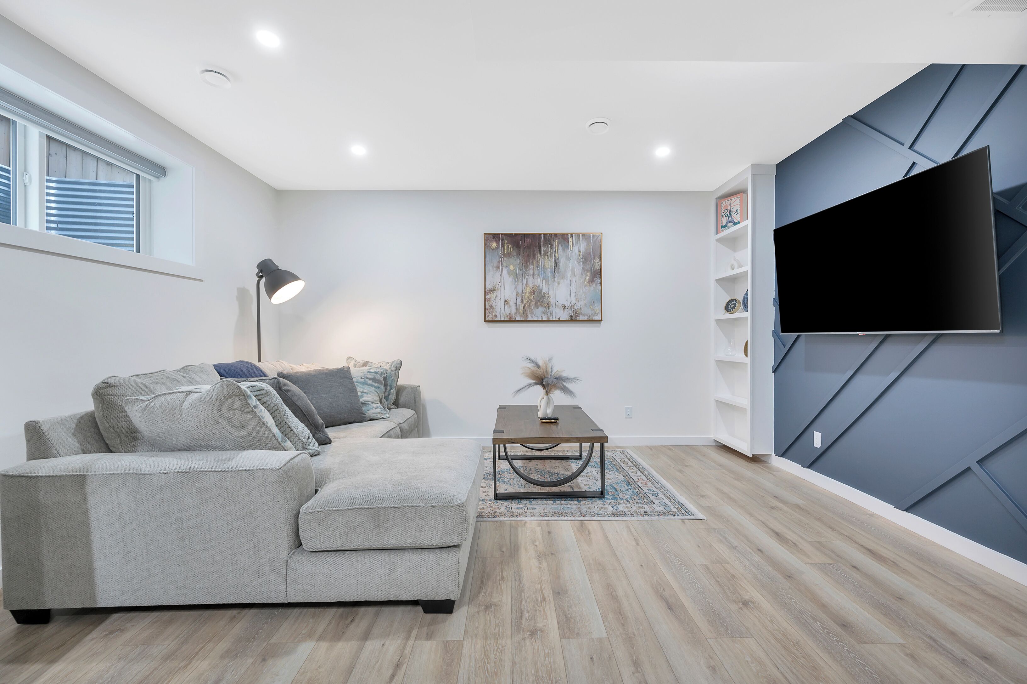 Modern Family Sized Guest Suite With All Essentials - Edmonton