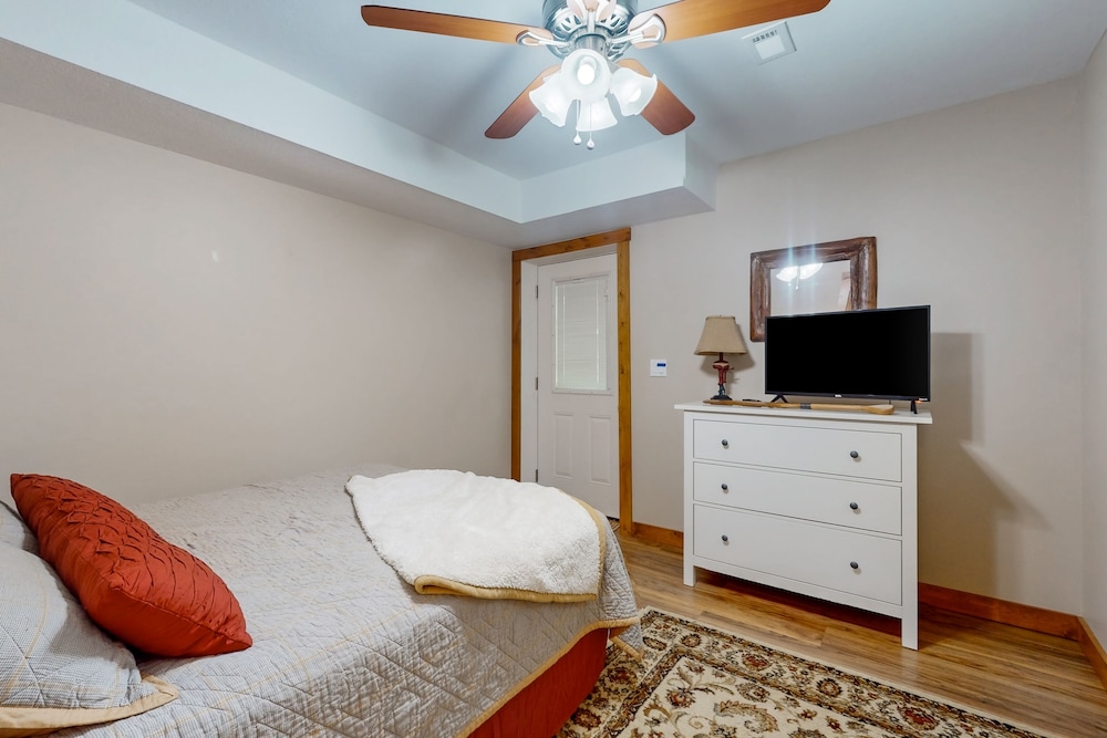 Cozy A-frame Home With Fire Pit, Deck, Pickleball Court, And Covered Boat Slip - Norris Lake, TN