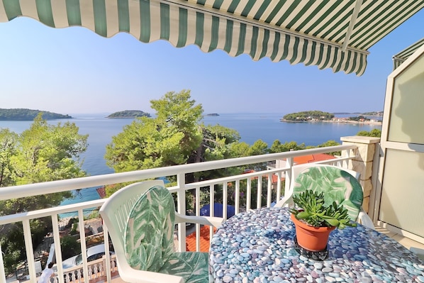 Apartamento (One Bedroom Apartment with Terrace an) | Varanda