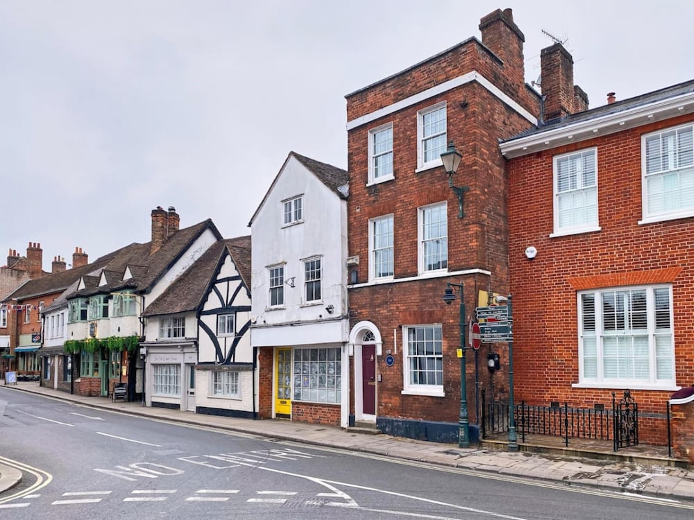 Old Coach House Dolls House - From 1100 Per Night - Henley-on-Thames