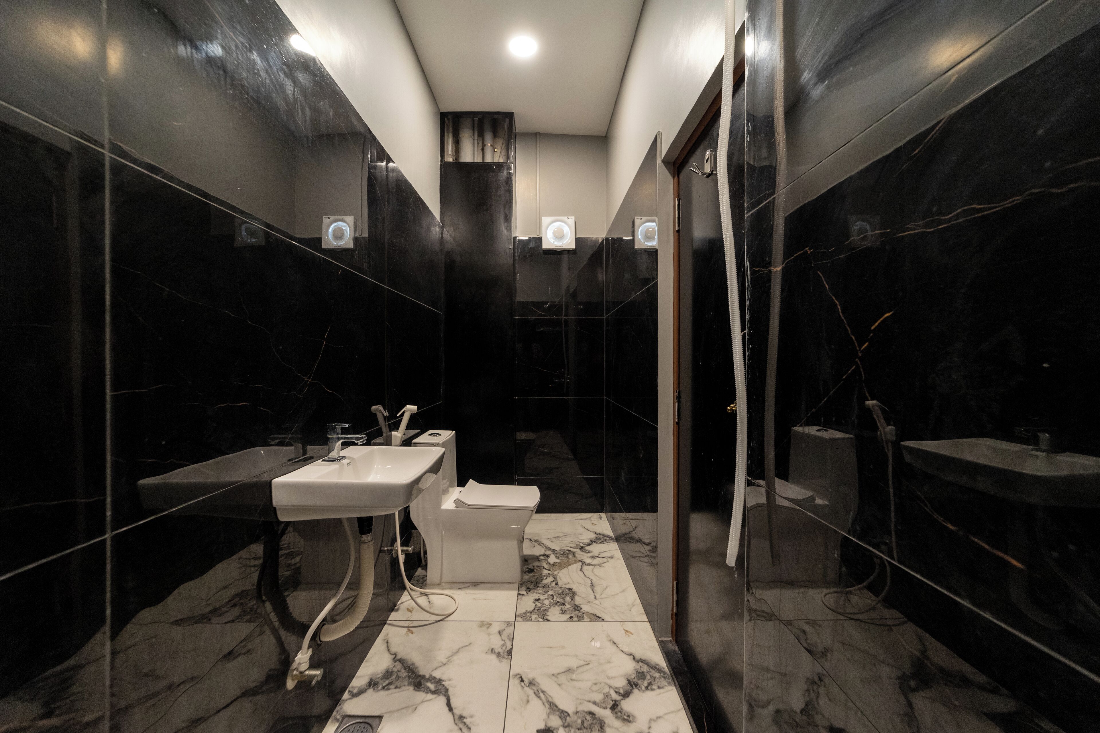 Quarto casal | Banheiro | Chuveiro, chuveiro com efeito de chuva, toalhas de banho 