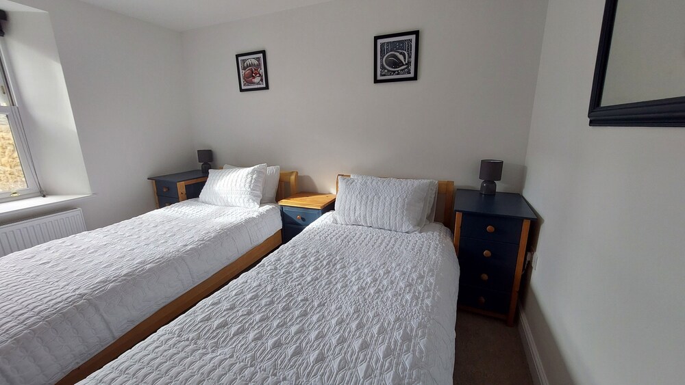 Chesswood: Newly Renovated 2 Bedrm Apt + Parking In Market Town Of Castle Cary - Bruton