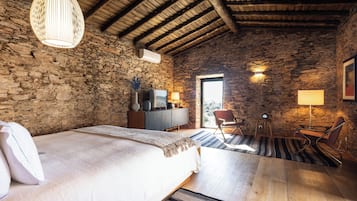 Suite Deluxe | 1 quarto, quartos insonorizados, Wi-fi grátis