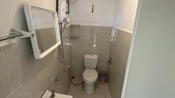 Bangalô com design assinado, vista para a baía | Banheiro