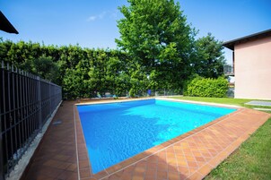 Piscina externa sazonal