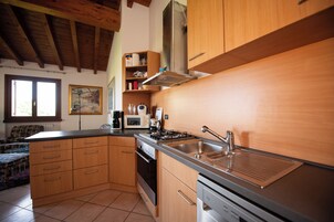 Apartamento conforto | Cozinha privada | Geladeira, micro-ondas, fogão, cooktop