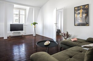Apartamento Elite, várias camas, na torre | Sala de estar | Smart TV de 40 polegadas com canais por cabo 