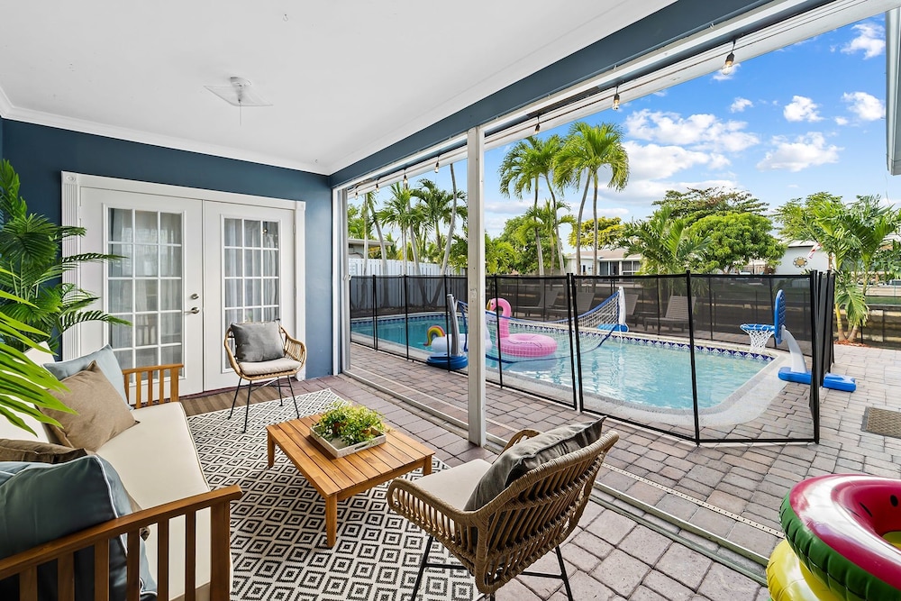 Peaceful 5br -Waterway Views & Private Heated Pool - Sunrise, FL