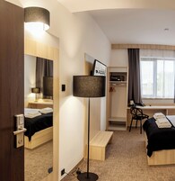 Quarto Duplo Comfort | Cofre no quarto, secretária 