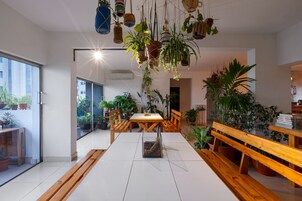 Área de estar no saguão