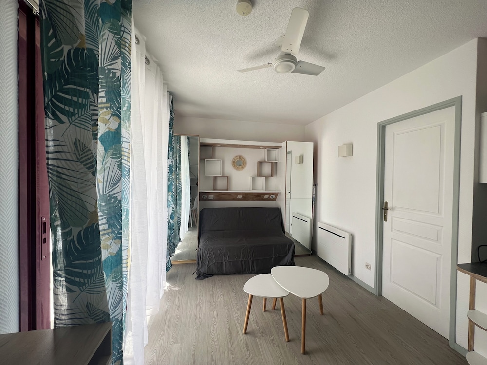 Studio with swimming pool 15min walk from old port beach La Rochelle ...