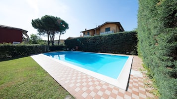 Piscina exterior sazonal