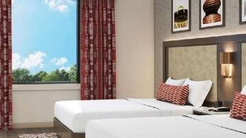 Quarto Deluxe, 2 camas queen-size | Cofre no quarto, Wi-fi grátis, roupa de cama fornecida