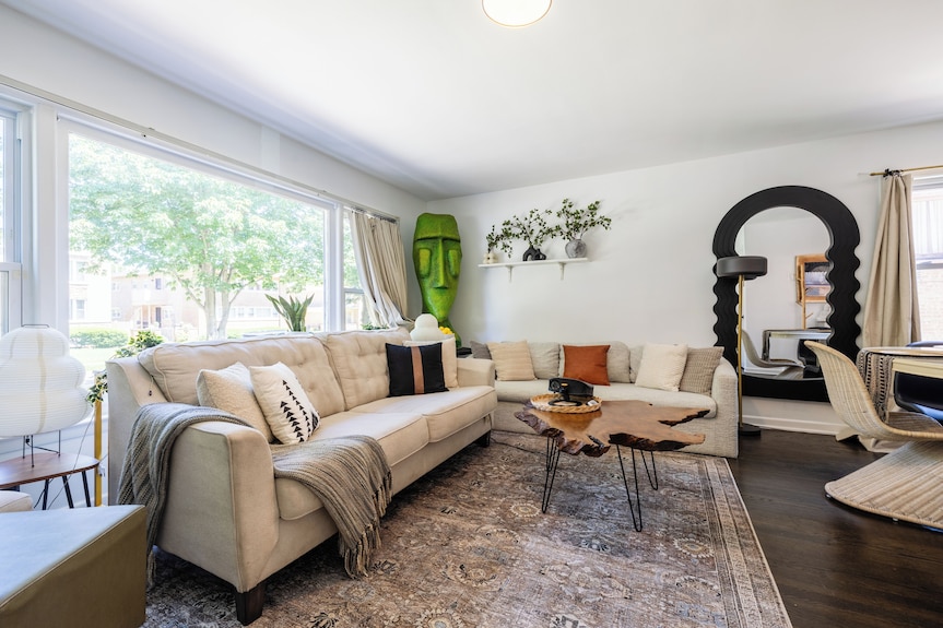 Haus Of Hues: Mdrn Bright Peaceful Private Apt - Skokie, IL