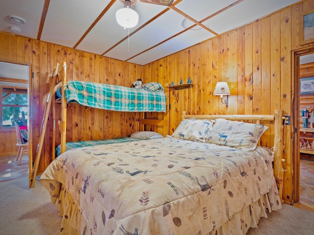 Nick's Lakeside Lodge - Breezy Point, MN