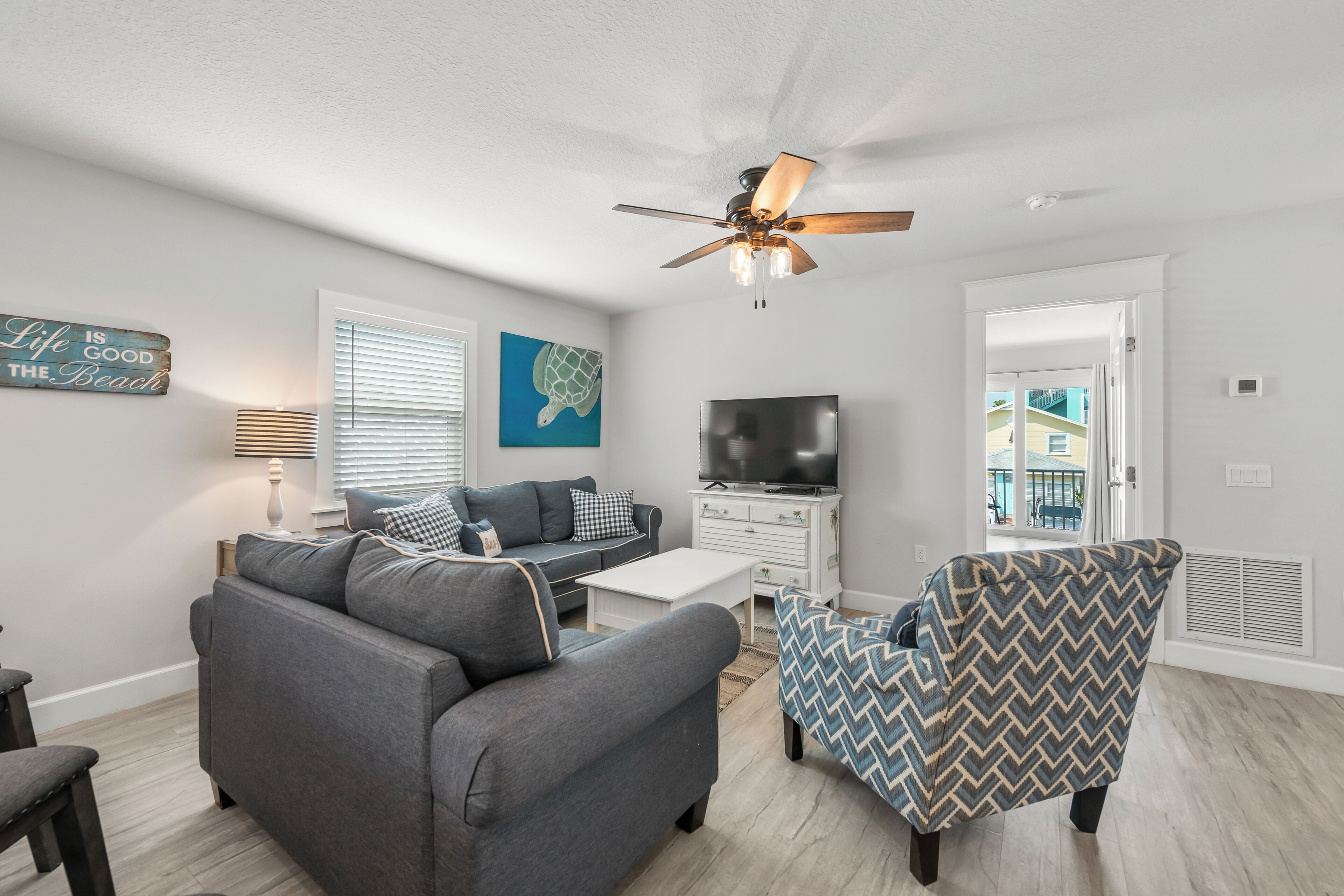 Family Tides A  Ami Retreat W/ Pool, Rooftop Deck & Gulf/bay Views Steps To Beach - Bradenton Beach, FL