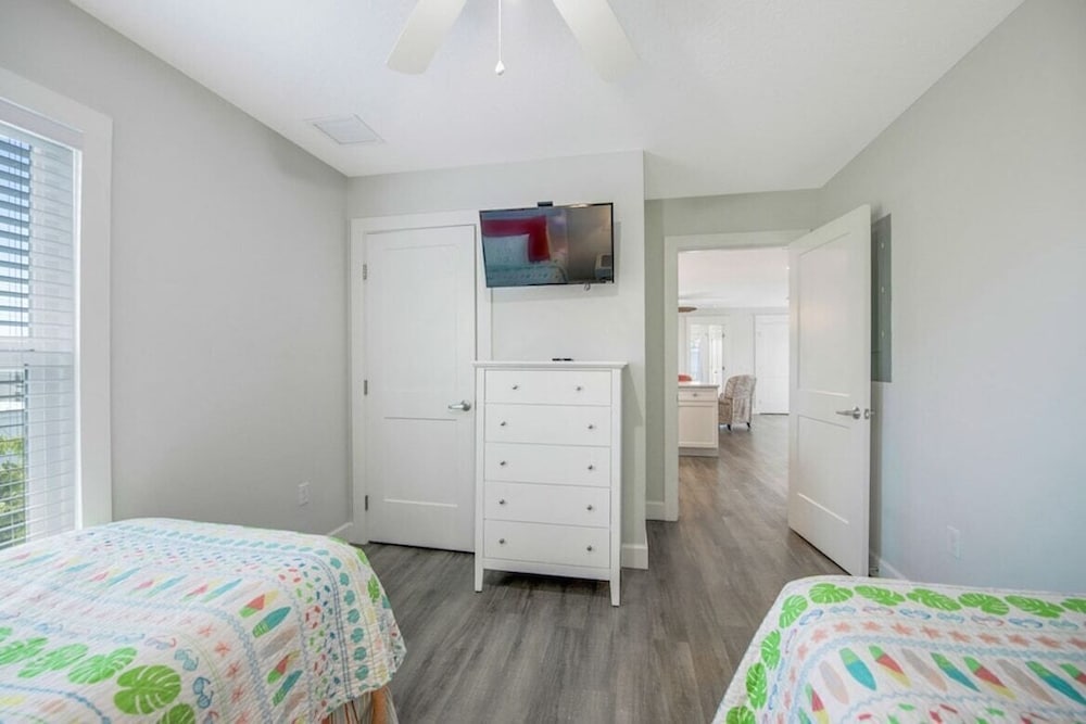 Family Tides B – 3br Retreat, Rooftop Deck, Pool, Gulf & Bay Views, Steps To Beach - Anna Maria Island, FL