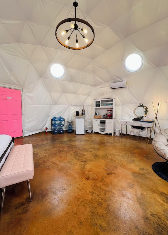 Southern Boho Inspired Geodesic Dome Nestled Up Next To Big Bend National Park. - Terlingua, TX