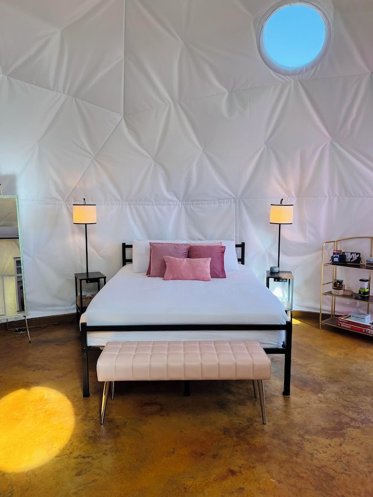 Southern Boho Inspired Geodesic Dome Nestled Up Next To Big Bend National Park. - Terlingua, TX