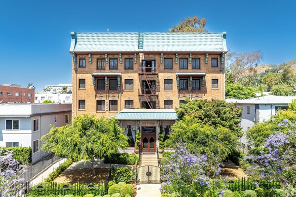 The Nirvana Apartment Hotel - Los Angeles, CA