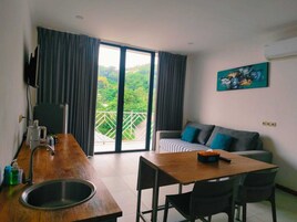 Televisor LED de 40 cm com canais por cabo 