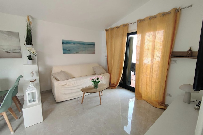 Apartment - Sleeps 4 - Pool - Parking - Soverato