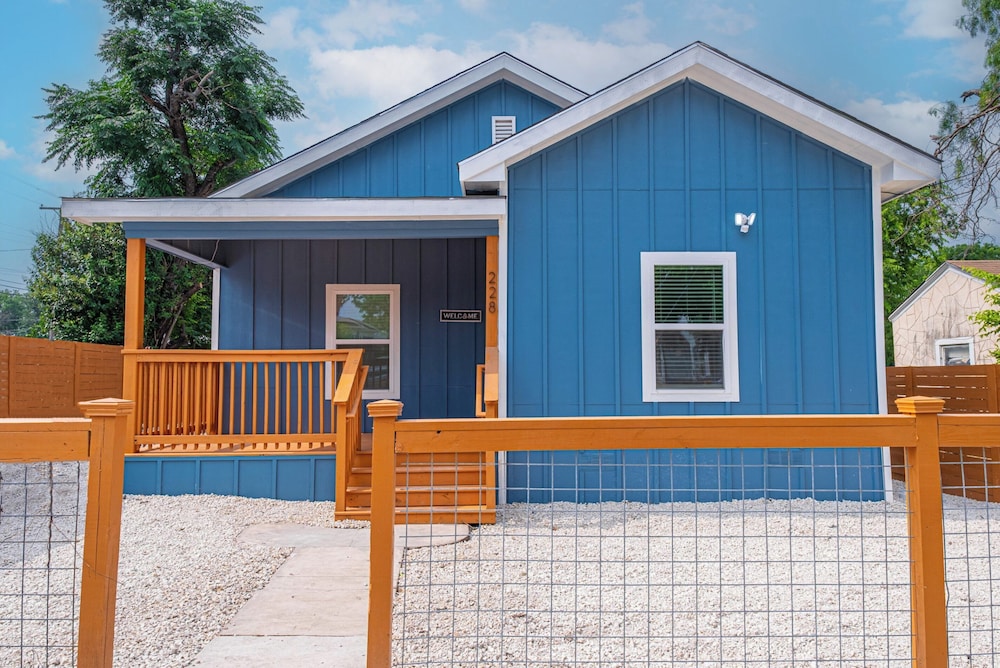 Comfort And Style 4br/3ba Near Riverwalk And Dtown - San Antonio, TX