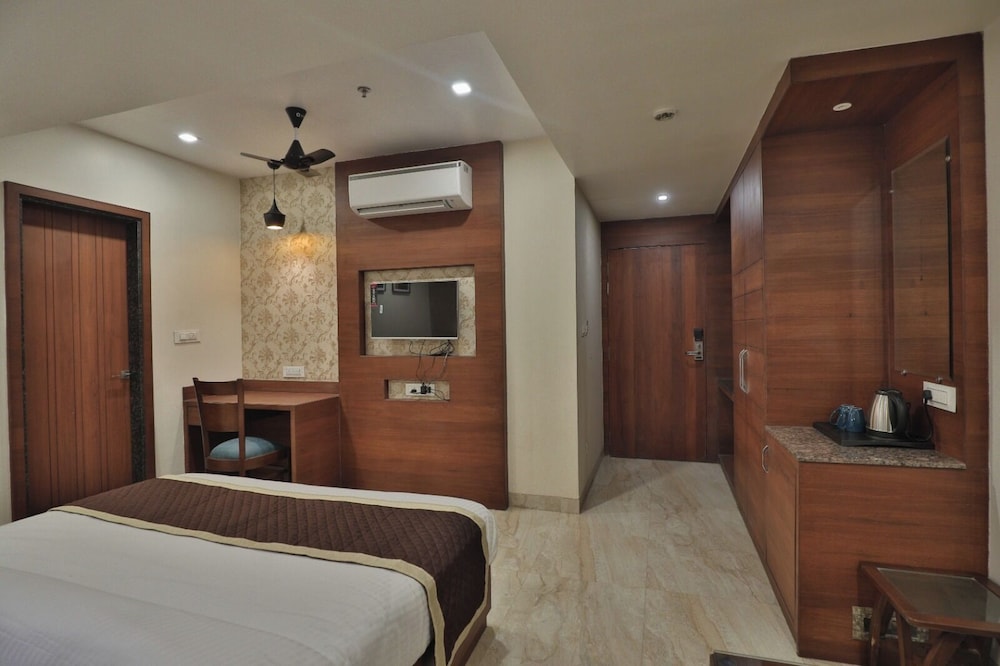 Hotel Candle Wood By A Plus Hospitality - Udaipur