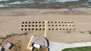 Praia particular, barracas de praia (sobretaxa), espreguiçadeiras 