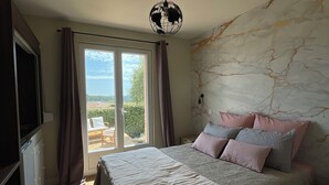 Quarto conforto, vista para a cidade | Cortinas blackout, quartos à prova de som, ferros/tábuas de passar roupa
