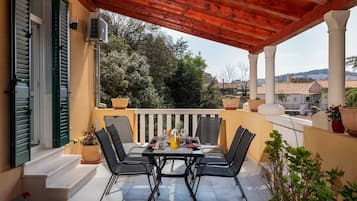 Apartamento (One Bedroom Apartment with Terrace) | Terraço/pátio interior