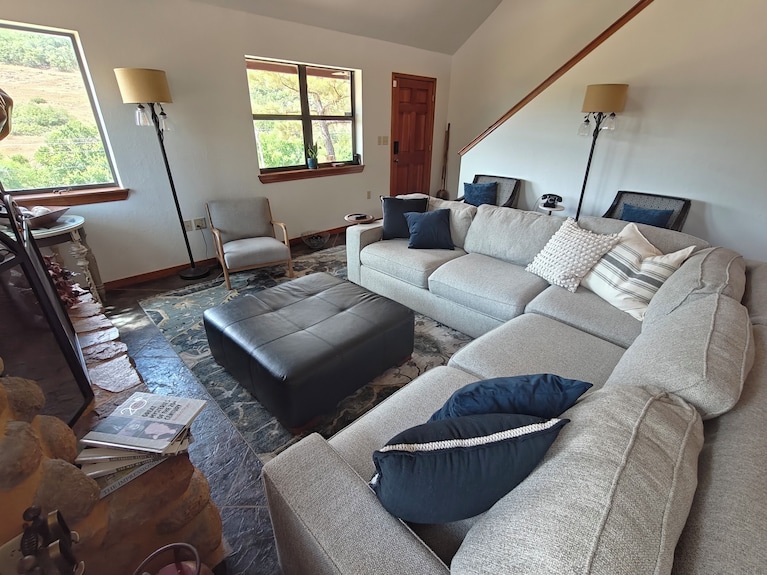 Mountainside Cabin In Medicine Park-stunning Views-borders Ft. Sill-sleeps 16. - Medicine Park, OK
