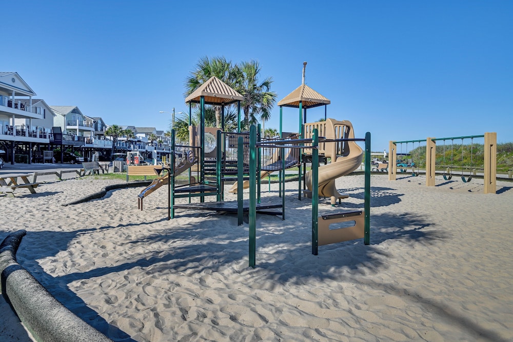 Myrtle Beach 'Coastal Cabana' W/ Resort Amenities! - Surfside Beach, SC