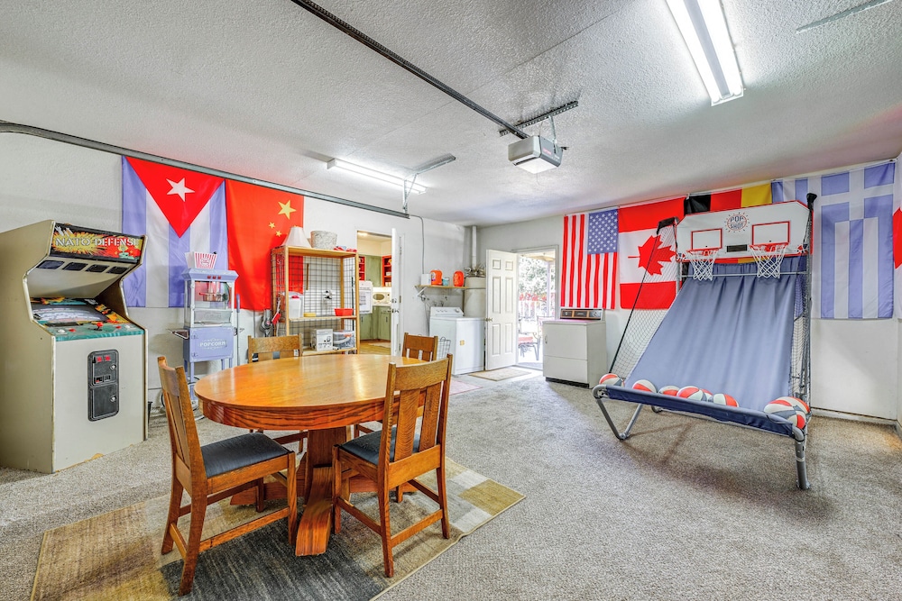 Family-friendly Clovis Home W/ Gas Grill + Patio! - Water slides, Fresno