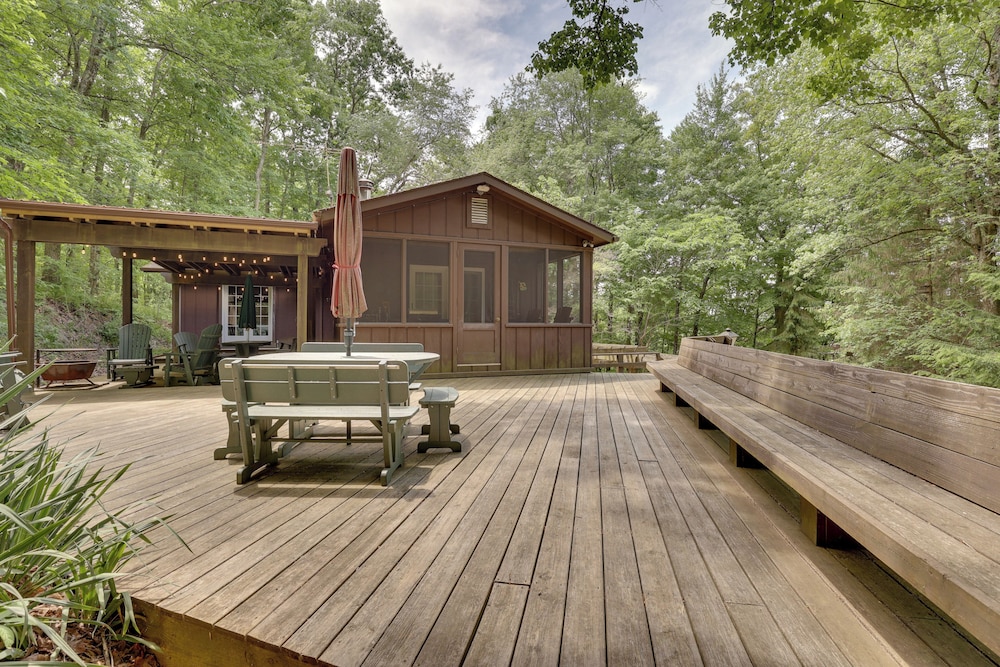Peaceful Carrollton Retreat W/ Deck & Fire Pit! - Atwood Lake, OH