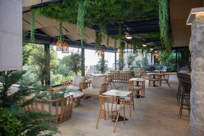 Área de estar no saguão