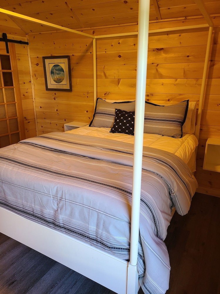 Comfy Private And Quiet Retreat In The Center Of Town. - Aurora