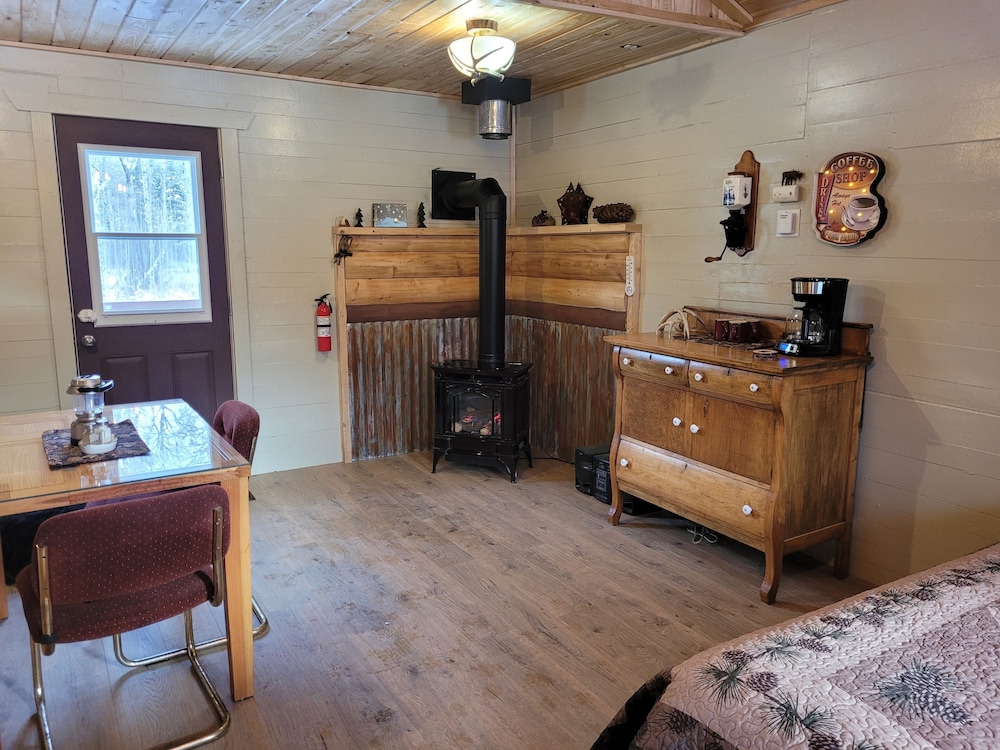 Cozy One Room Cabin And Outhouse Tucked In The Woods With Your Own Private Site. - Minnesota