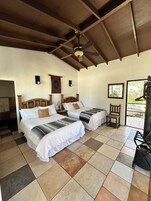 Quarto Duplo Standard, varanda, vista para as vinhas | Wi-fi grátis, roupa de cama fornecida 