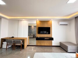 Quarto Comfort, lanai (alpendre havaiano) | 20 quartos, roupa de alta qualidade, cofre no quarto 