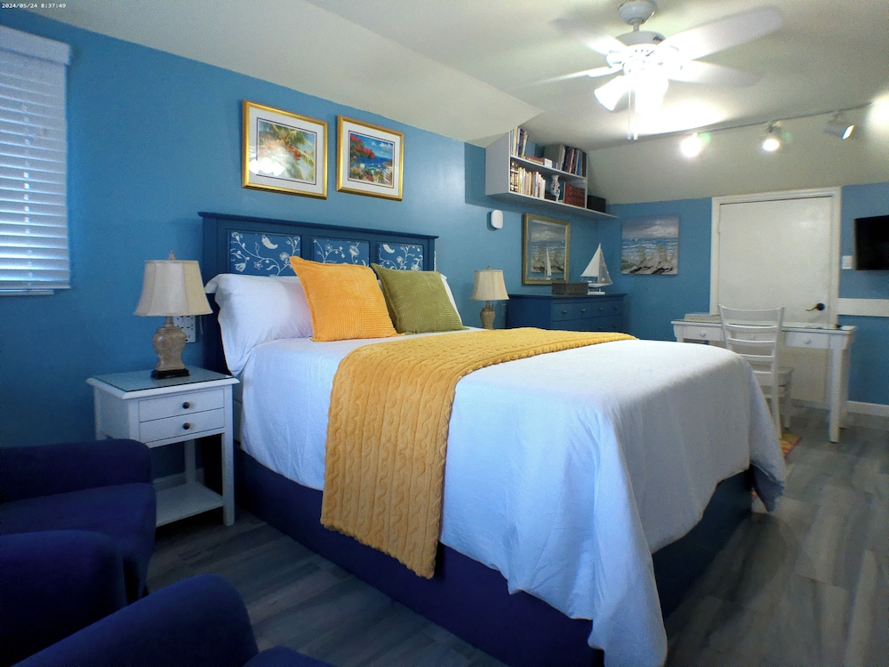 Walking Distance To Sandals Beach, Baha Bay/baha Mar! Cozy Cable Beach Apartment - Nassau