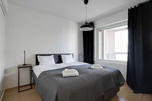 Condo exclusivo | Individualmente decorados, individualmente mobiliados, escrivaninha